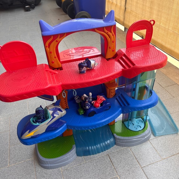 pj masks | Toys | Pj Masks Headquarters Red And Blue Rideon Toy Car ...